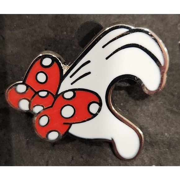 Disney | Jewelry | Disney Trading Pin Minnie Mouse Half Heart Left ...